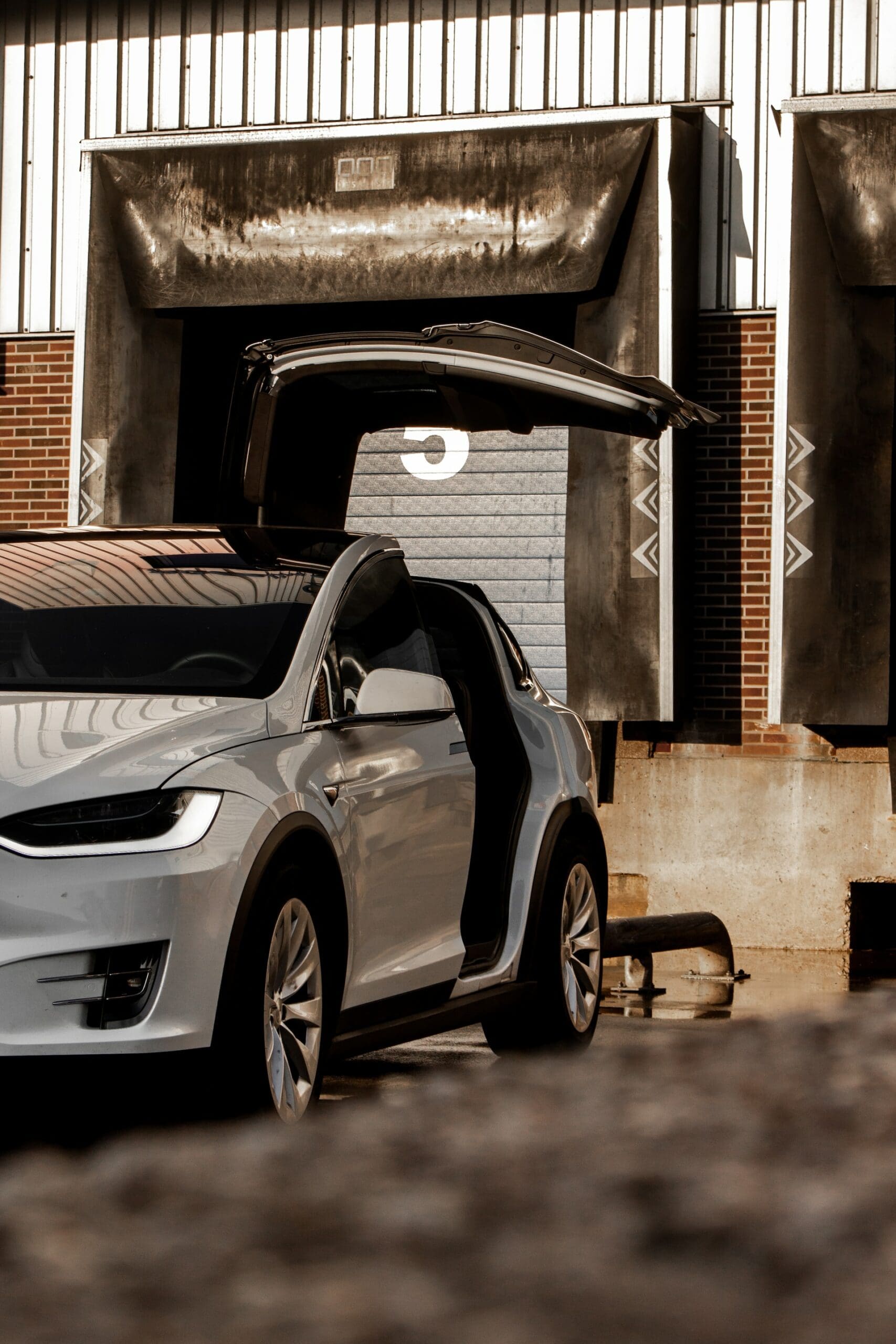 Tesla Model X: SUV With Falcon Wing Doors Finally Arrives